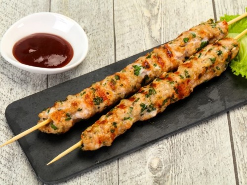 Gegrillte Hackspieße mit Barbecuesauce - Oma Kocht