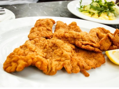 Knuspriges Wiener Schnitzel - Oma Kocht